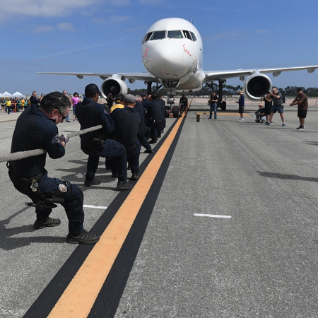 California's Special Olympics fundraisers with plane pull - CGTN