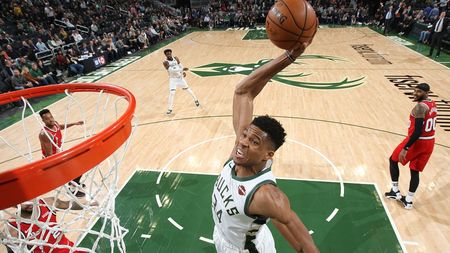 NBA highlights on Nov. 21: Milwaukee Bucks rise to East No. 1 - CGTN