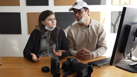 Wuhan foreign vloggers call out news outlet for distorting their story - CGTN