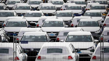 Global automakers temporarily close China plants amid coronavirus - CGTN