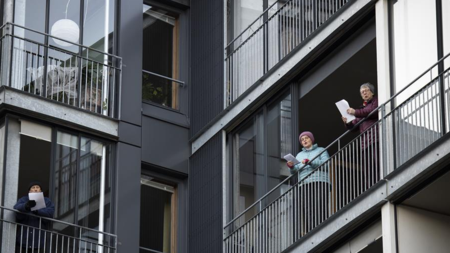 Balcony concerts in Helsinki spread optimism - CGTN