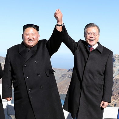 DPRK, ROK leaders climb Mount Paektu together - CGTN