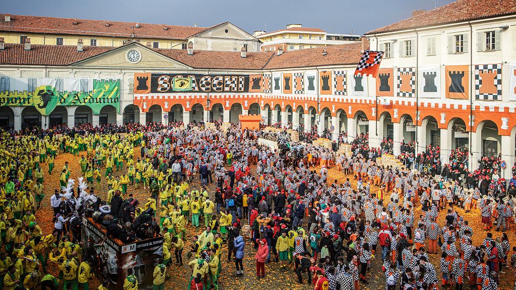 Live: A massive food fight in Italy – The Battle of the Oranges - CGTN