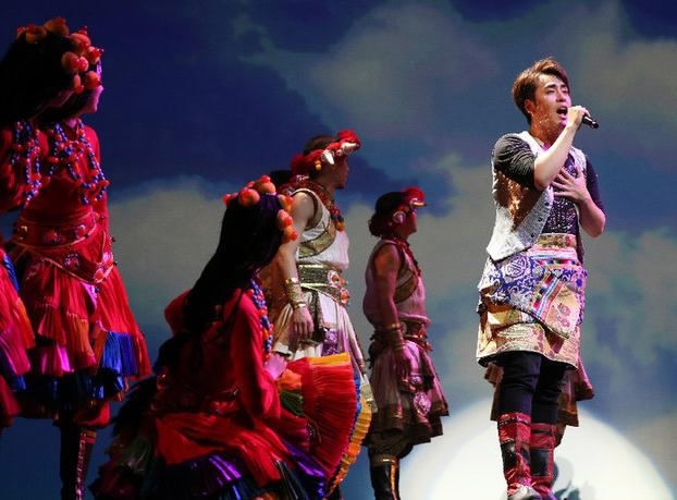 Vancouver holds Chinese song and dance gala road show - CGTN