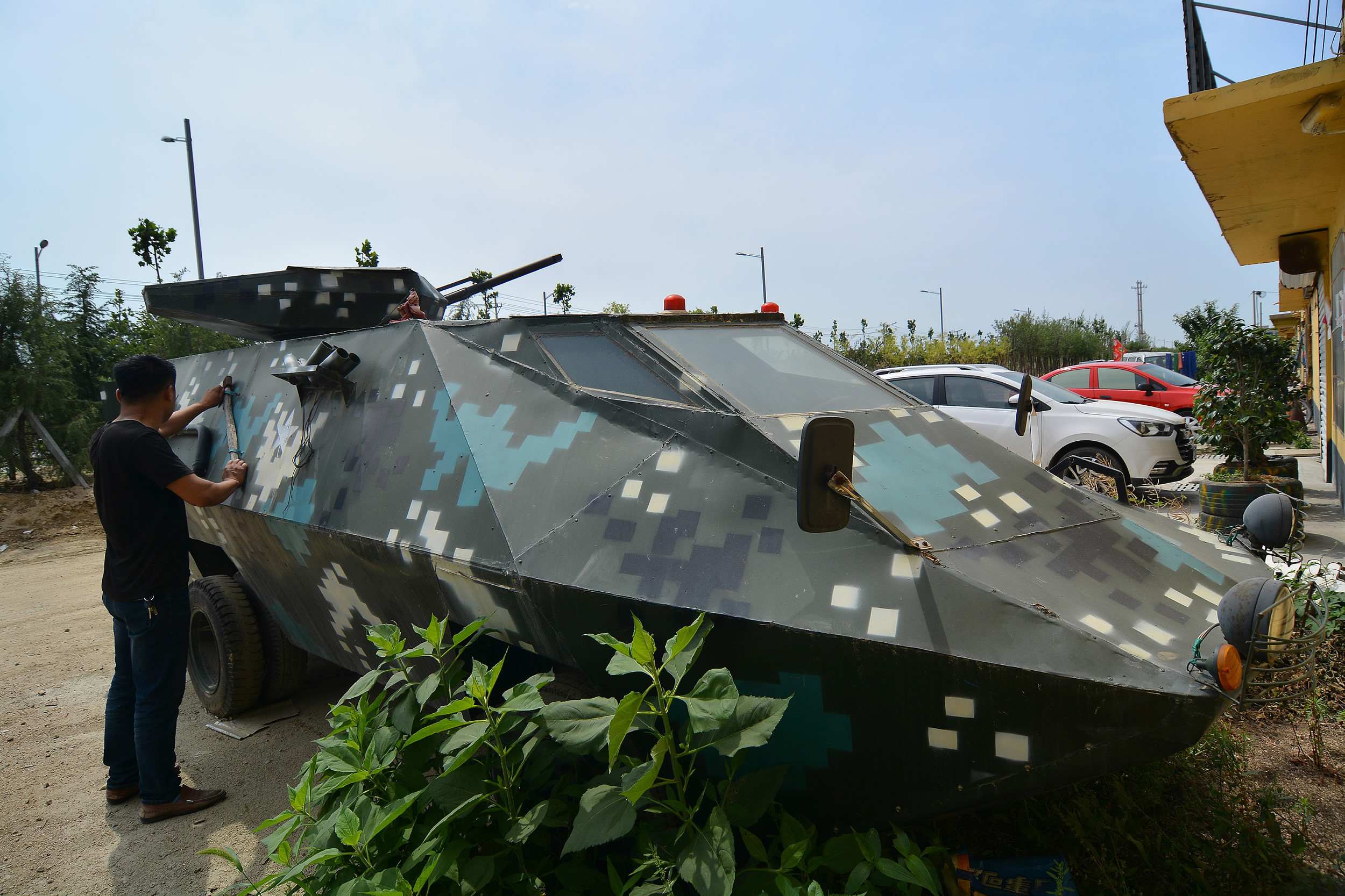 Chinese man creates scrap metal armored vehicle - CGTN