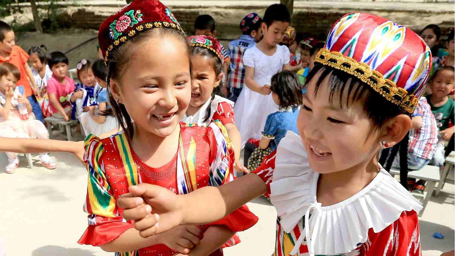 Xinjiang to strengthen preschool bilingual education - CGTN