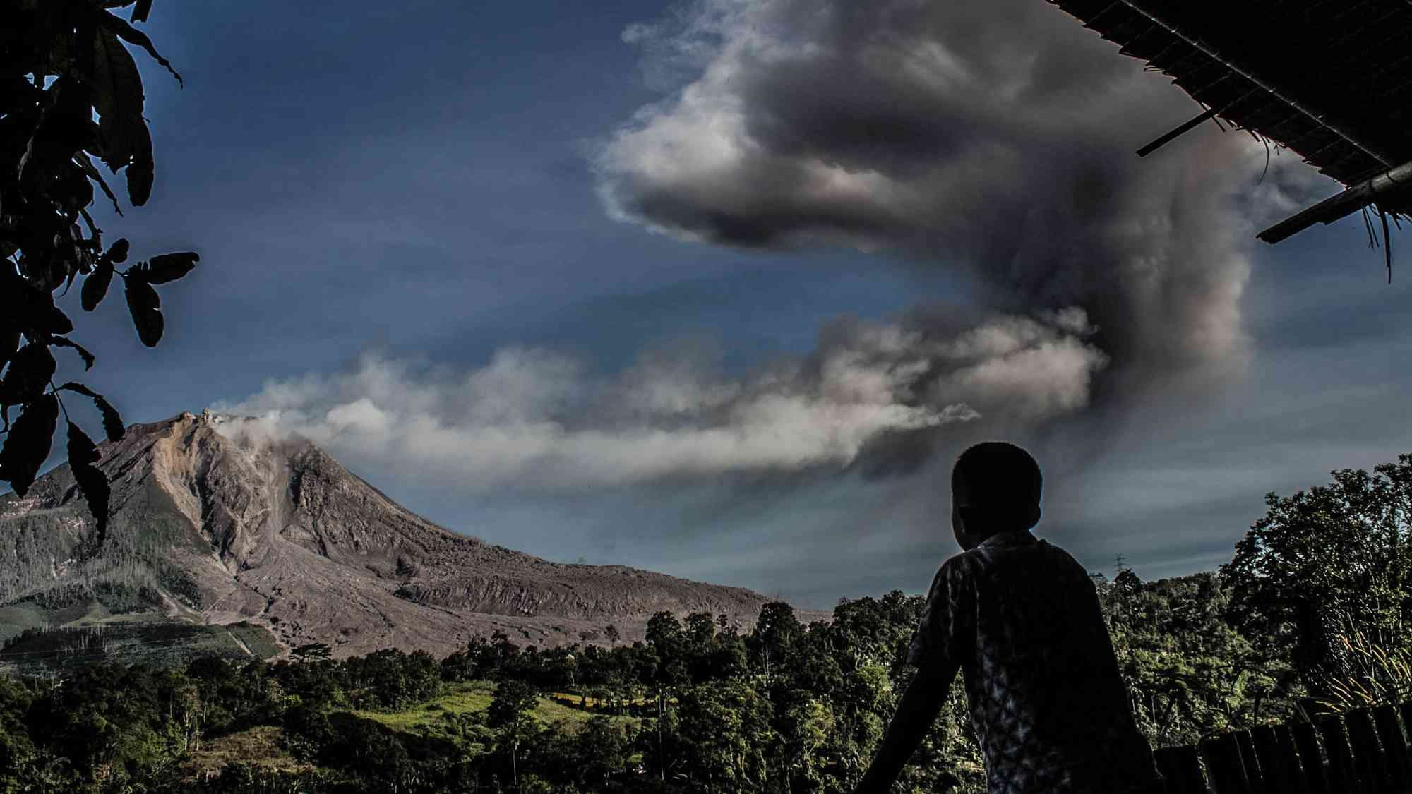 Mount Sinabung eruption covers Indonesian villages in ash - CGTN