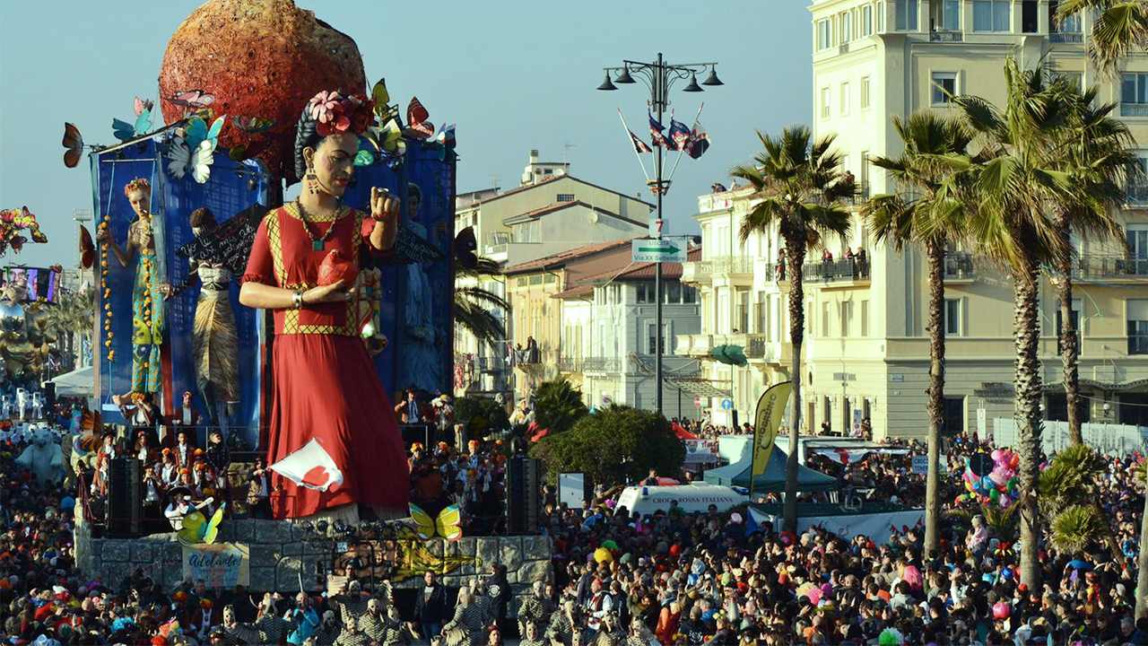 Live: Join Europe’s most creative festive parade in Italy - CGTN