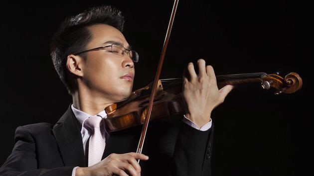 Chinese violinist makes debut at Berliner Philharmonie - CGTN