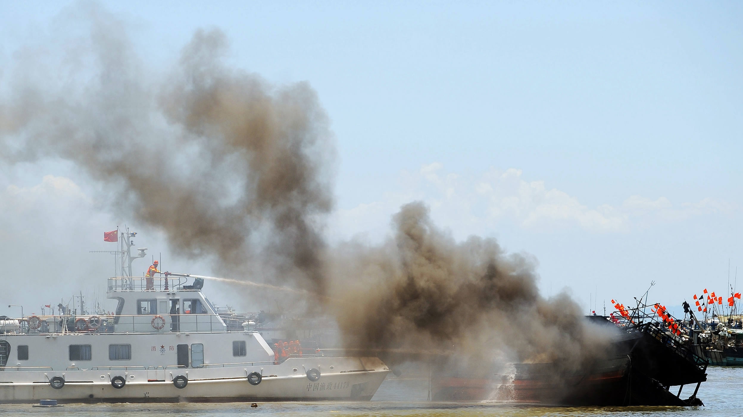 Chinese fishing vessels rescue 25 from flaming boat in Indian Ocean - CGTN