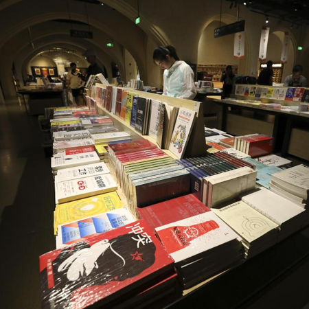Never miss out the largest bookstore on 'Roof of the World' - CGTN