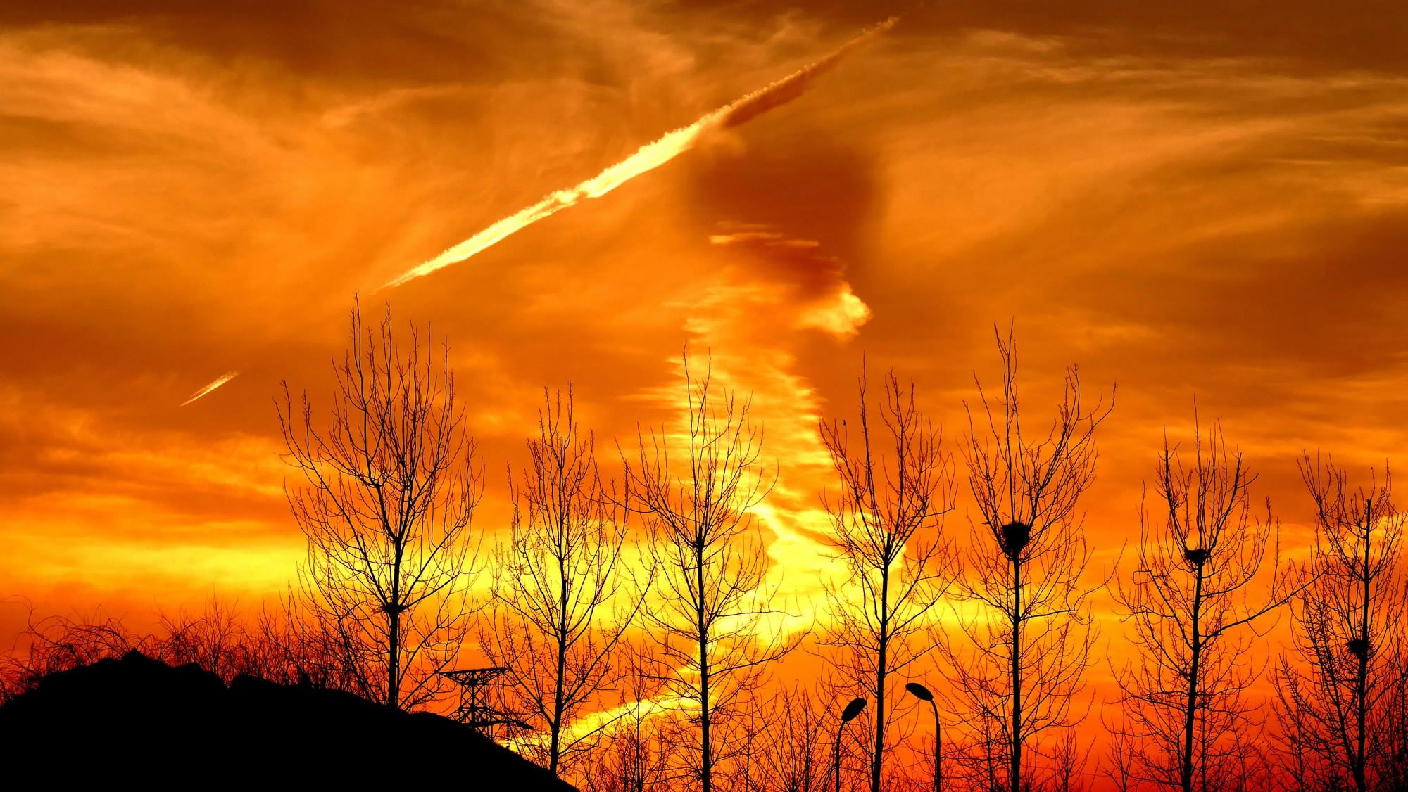 Flaming sunset welcomes vacationers back to Beijing - CGTN