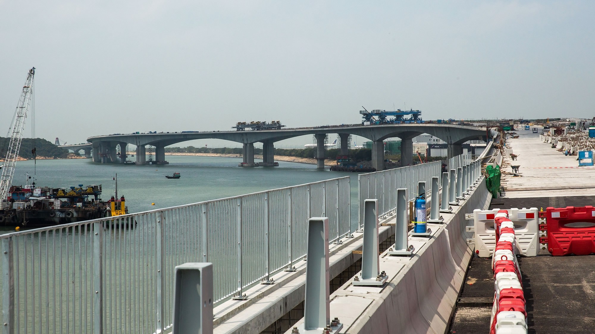 Final section of HZMB’s Gongbei Tunnel completed - CGTN