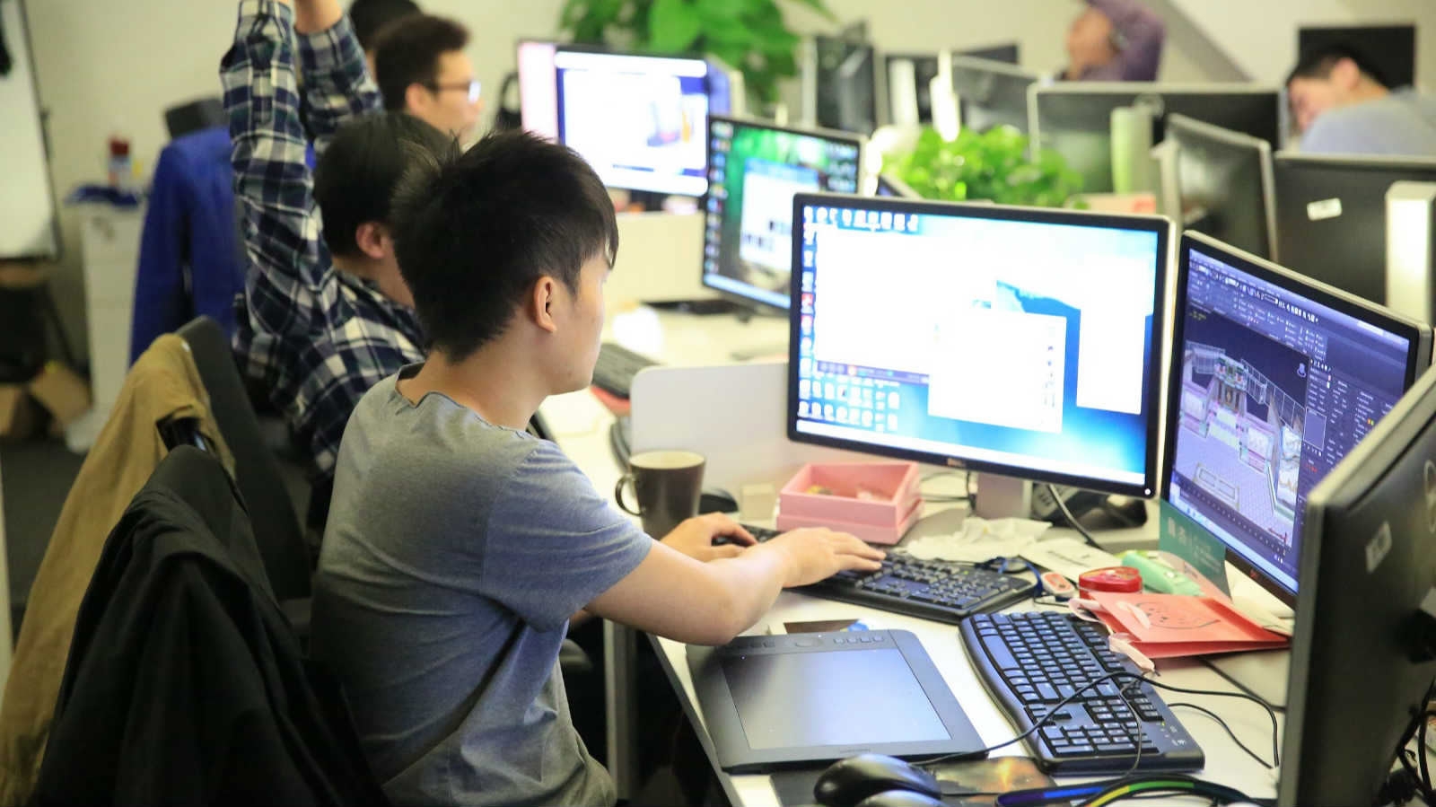 2016: IT enterprises top the list in China for annual salaries - CGTN