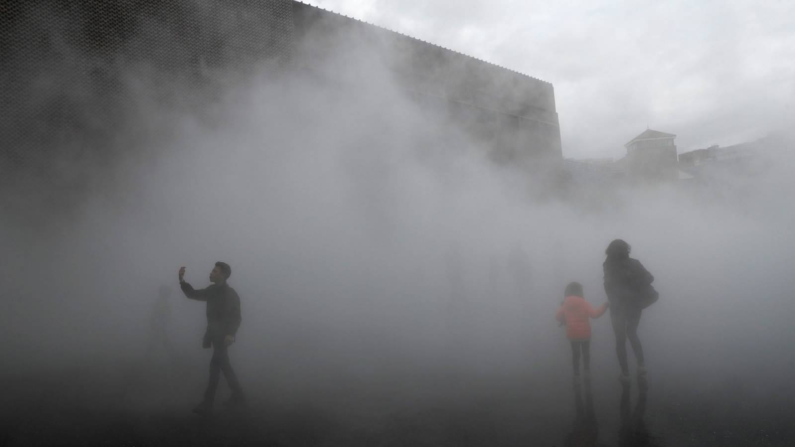 ‘London Fog’ reappear with a major new installation - CGTN