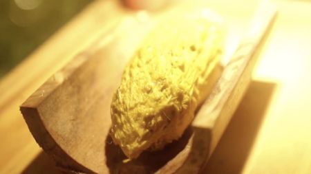 Tourists queue up to sniff panda faeces at China's Wuhan Zoo - CGTN