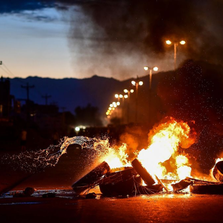 The left and right battle for Bolivia's soul - CGTN