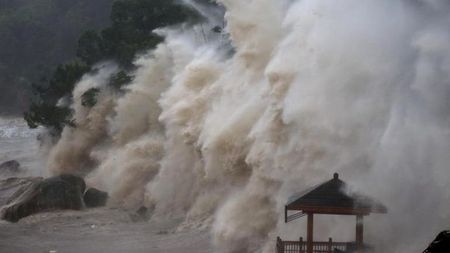 Nearly 2,000 evacuated as 'scary' cyclone hammers Fiji - CGTN
