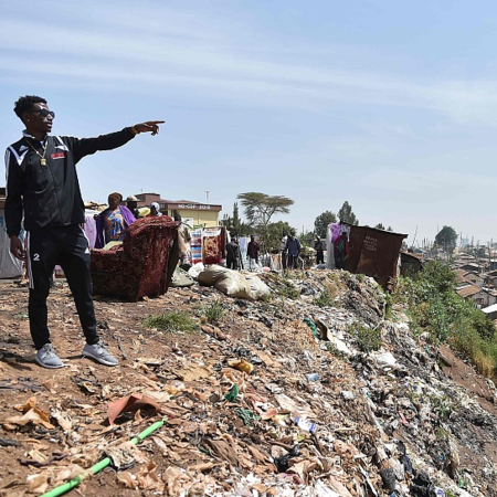 Live: Garbage collection in Africa's largest slum - CGTN