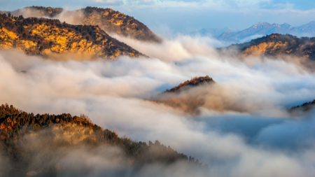 A rarely-seen Beijing: 'heavenly mountains' in clouds - CGTN