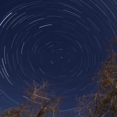 Meteor shower illuminates the night sky in China's Xinjiang - CGTN