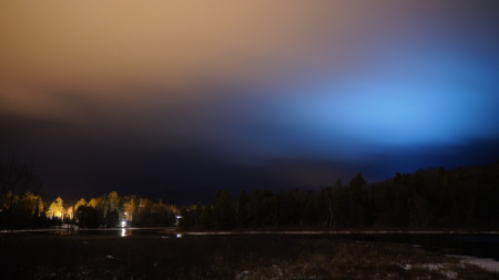 Rare blue aurora shimmers over New York State - CGTN