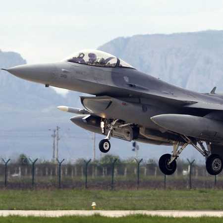 China urges U.S. to drop plan to sell Taiwan F-16V fighters - CGTN