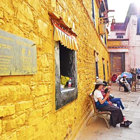 Live: Stroll through Lhasa's busiest place: Barkhor Street - CGTN