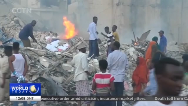 Somalia Truck Bombs: AP: Death toll from bomb attacks in Mogadishu ...